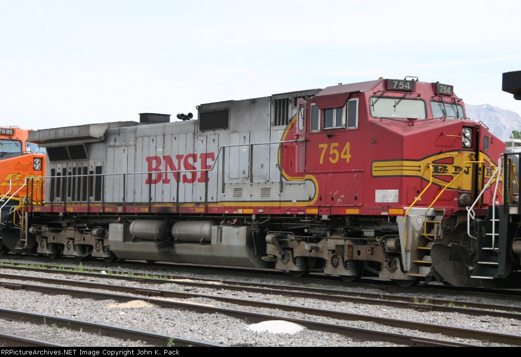 BNSF 754